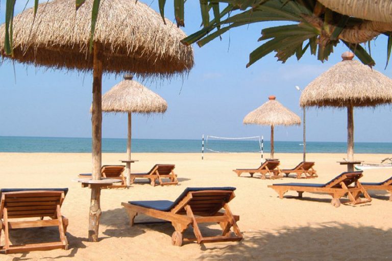 Mount Lavinia Beach | Attractions in Sri lanka