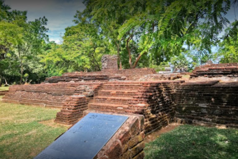 Palace of King Nissanka Malla | Attractions in Sri lanka