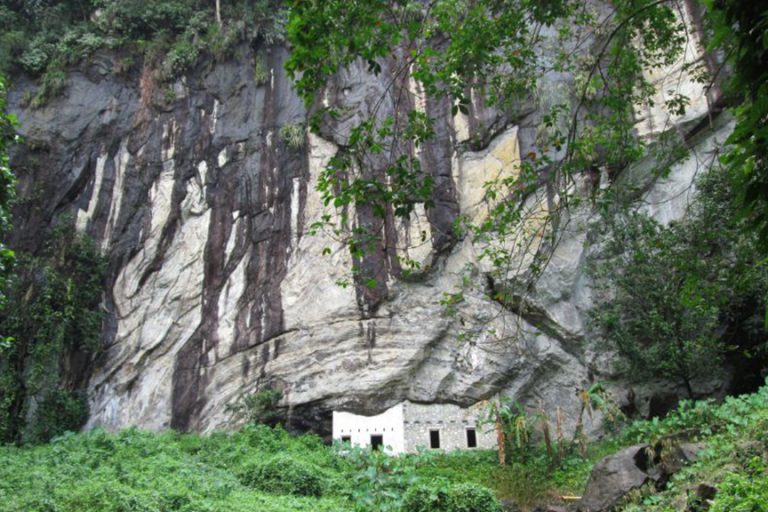 Batadombalena Cave | Attractions in Sri lanka